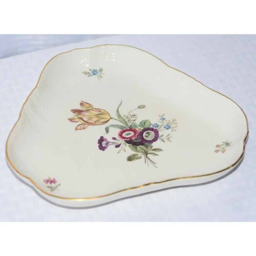 Royal Copenhagen | Accents | Royal Copenhagen 95s Triangle Serving ...